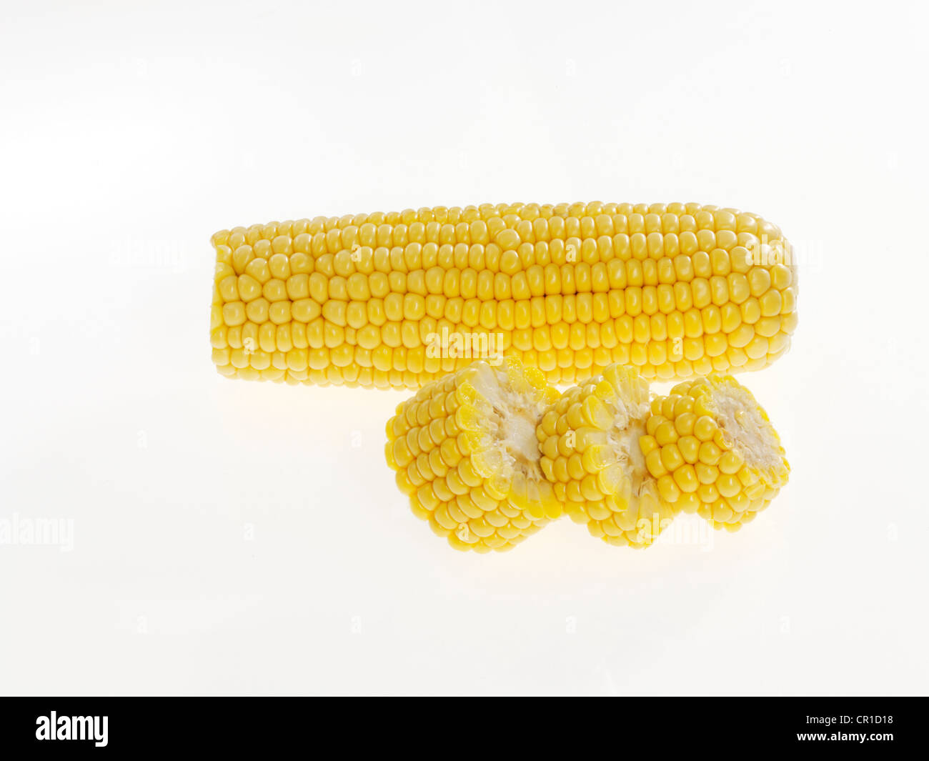 Corn on the corn cob, sliced Stock Photo - Alamy