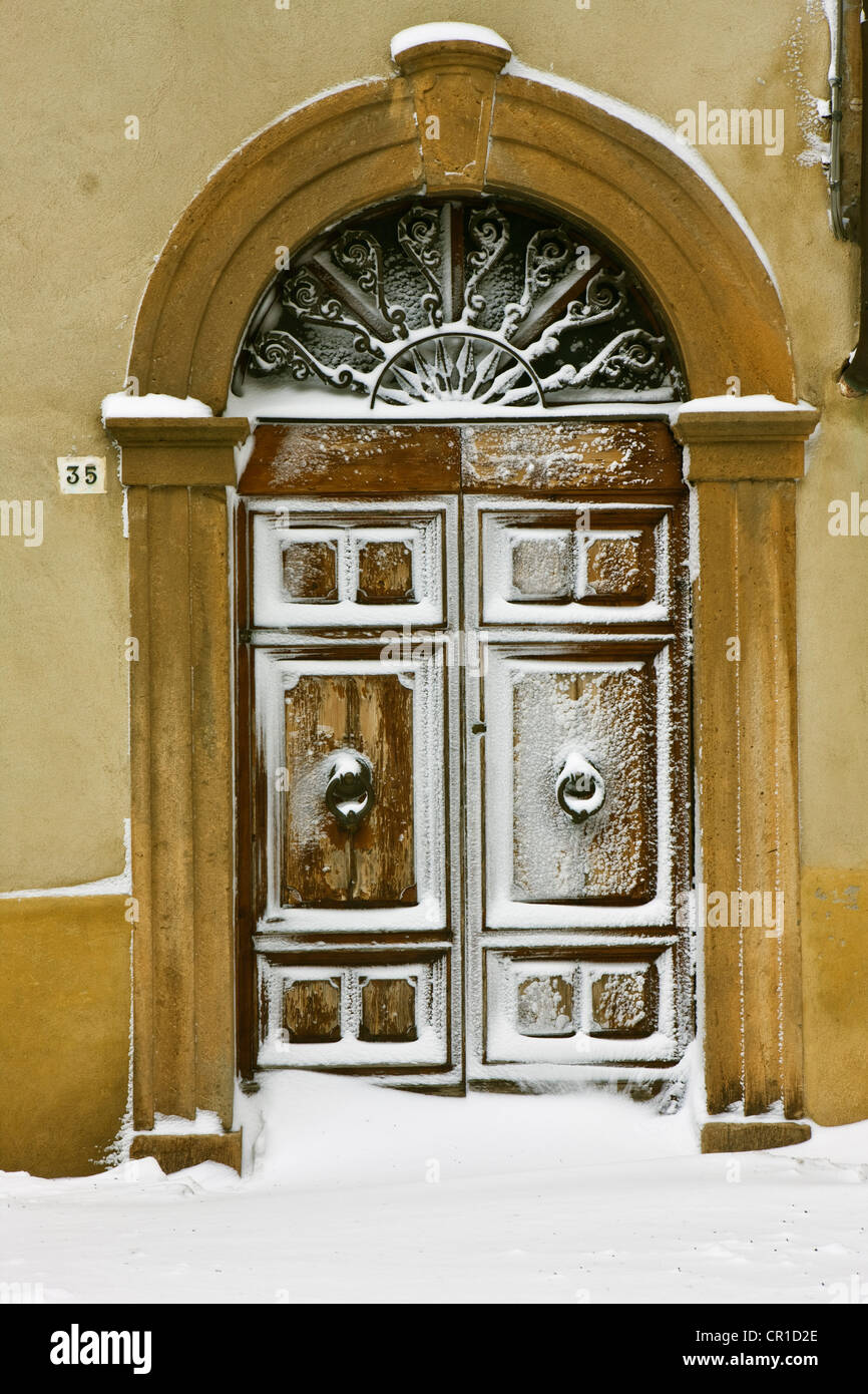 Covered entryway hi-res stock photography and images - Alamy