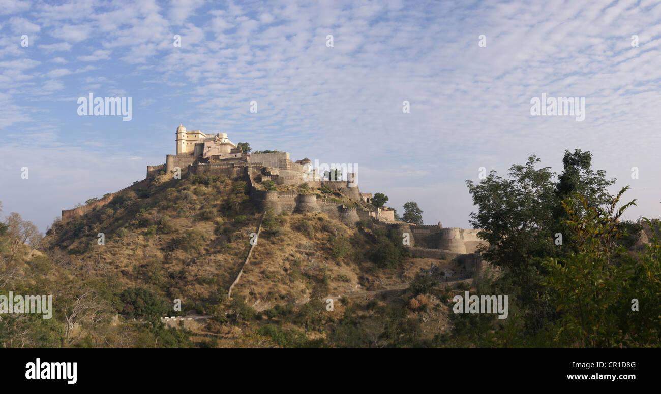 Panorama, Castle and fortified walls of Kumbhalgarh Fort in Rajasthan ...