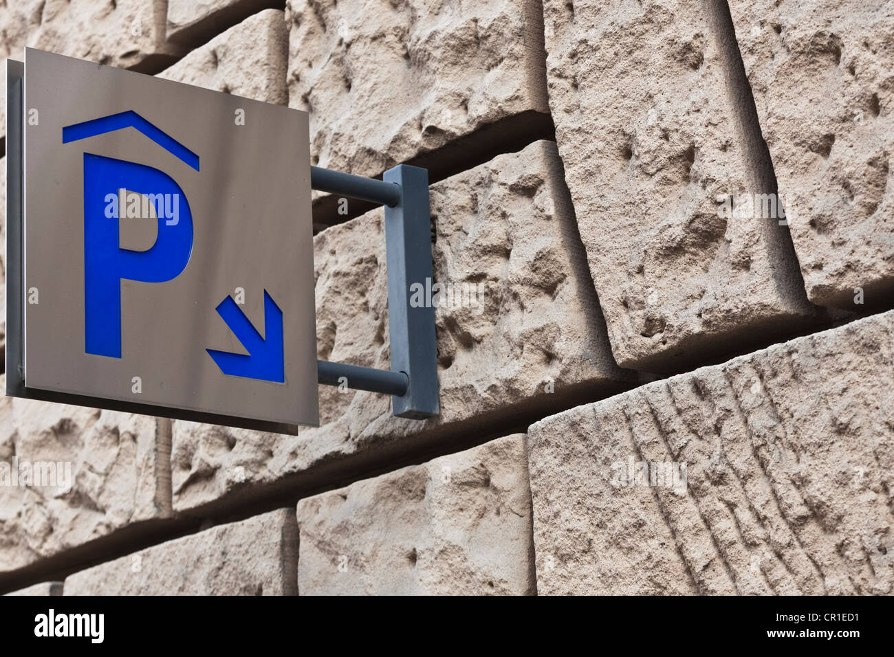 Parking garage symbol hi-res stock photography and images - Alamy