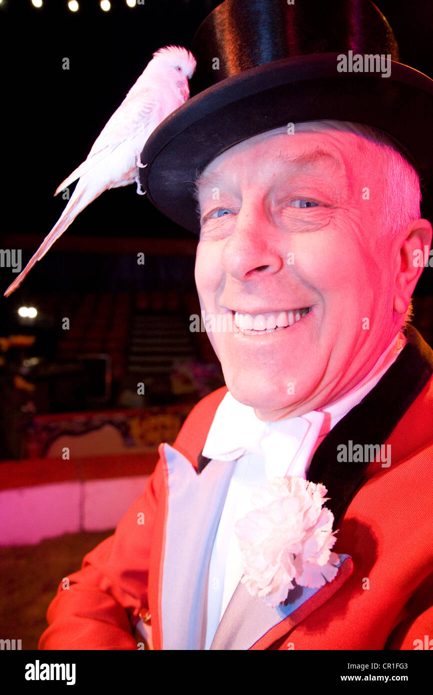 Ringmaster circus hi-res stock photography and images - Alamy