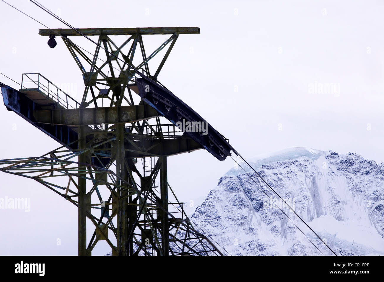 Ski lift on a background of mountain Stock Photo - Alamy