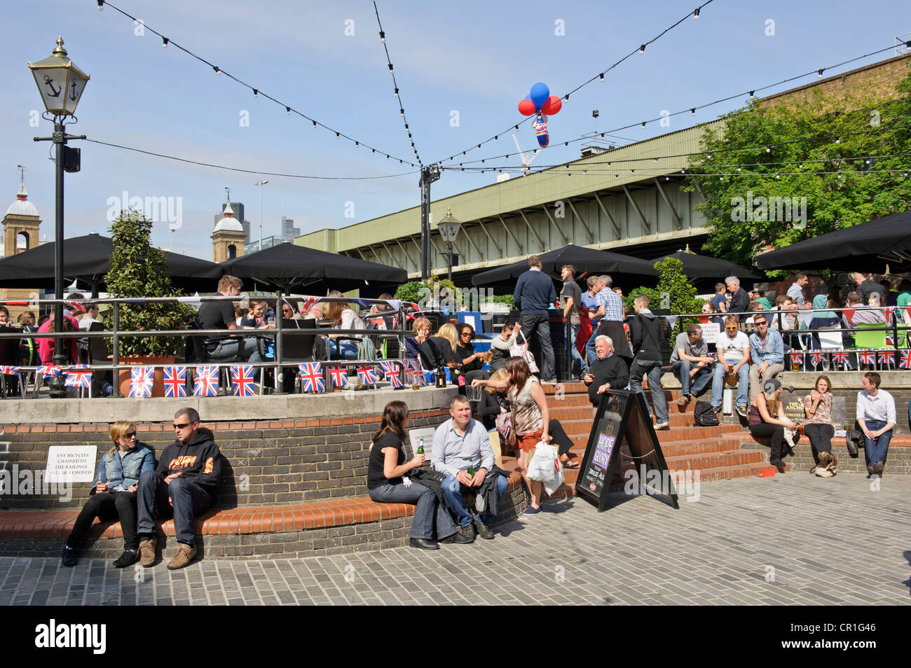 Relaxing afternoon in the sunshine, London, England Stock Photo - Alamy