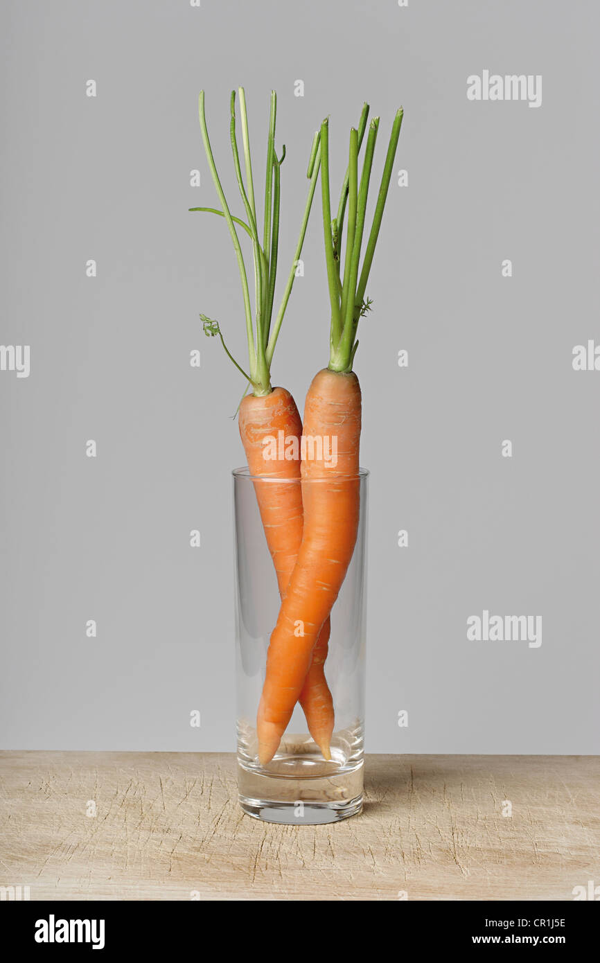 Two carrots side by side table hi-res stock photography and images - Alamy
