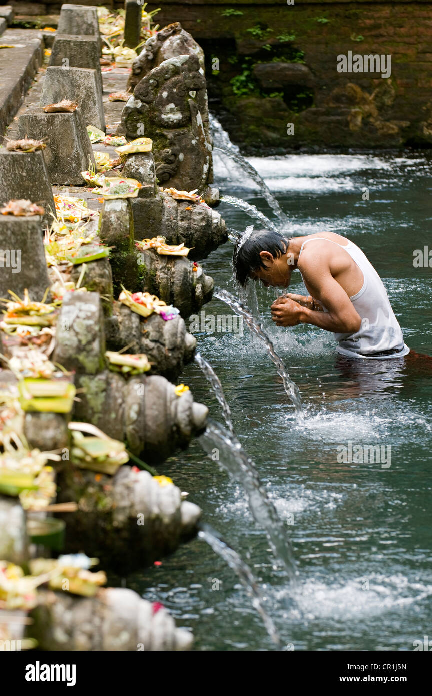 Water ablution hi-res stock photography and images - Alamy