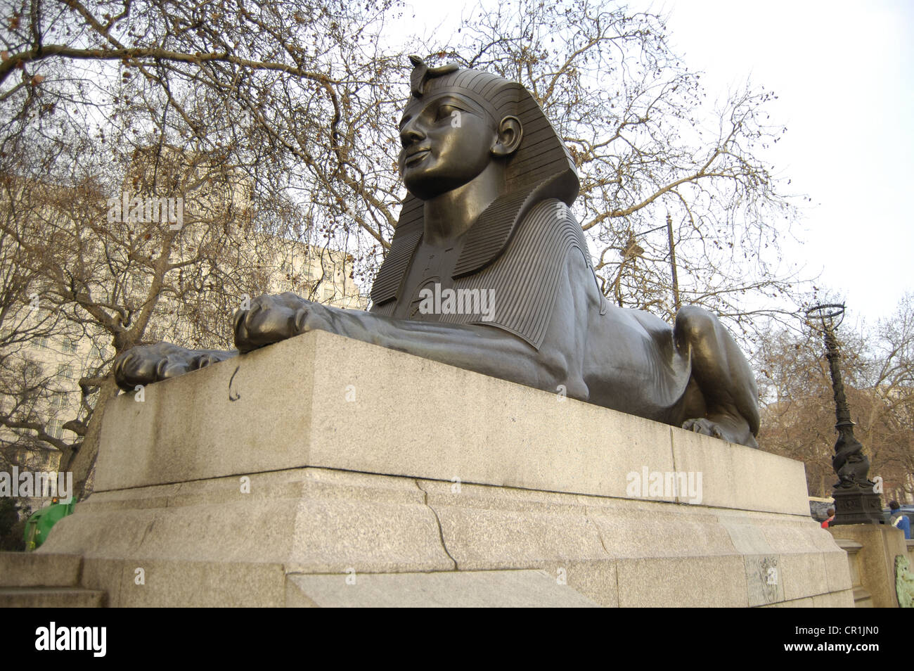 Statue of the Sphinx at Cleopatra's needle on Victoria Embankment ...