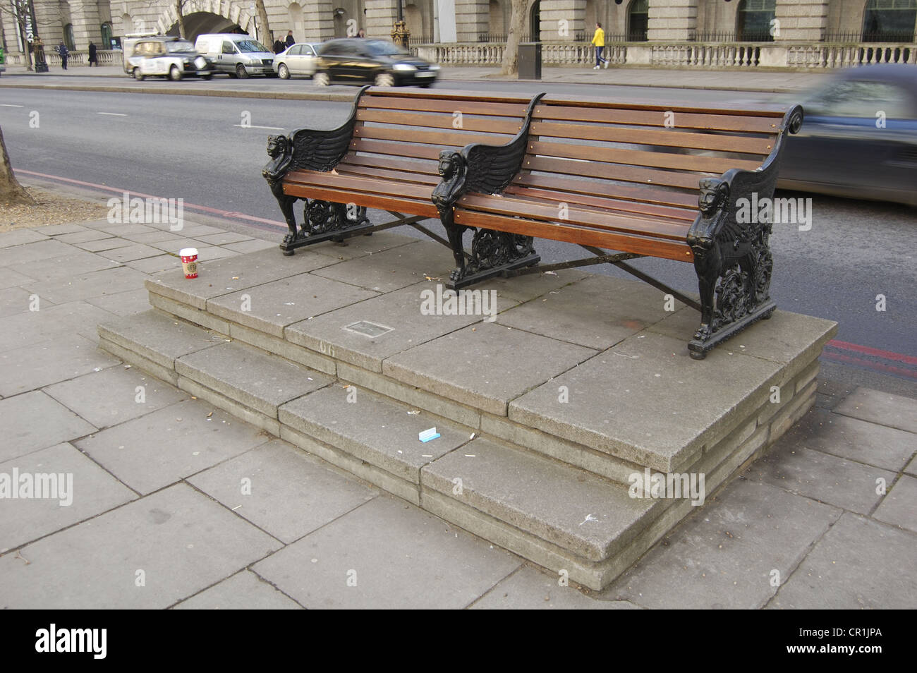 Public bench on Victoria Embankment in London, England Stock Photo - Alamy