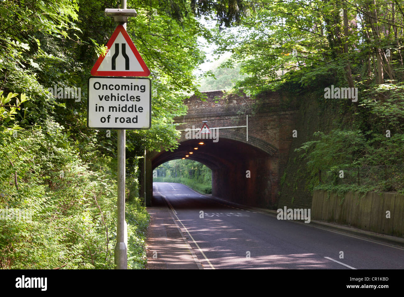 Oncoming vehicles road sign hi-res stock photography and images - Alamy