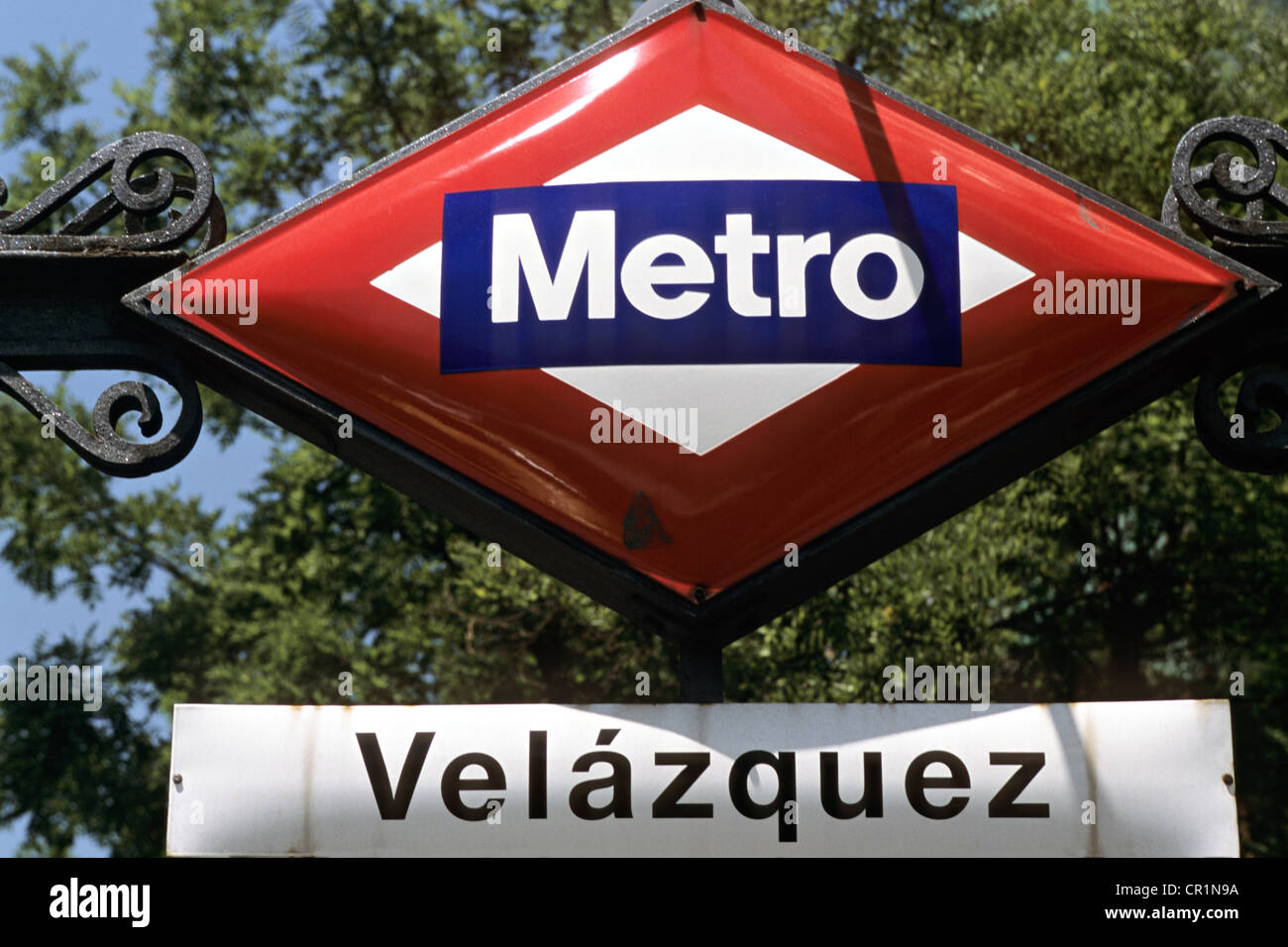 Spain, Madrid, sign for metro station Stock Photo - Alamy