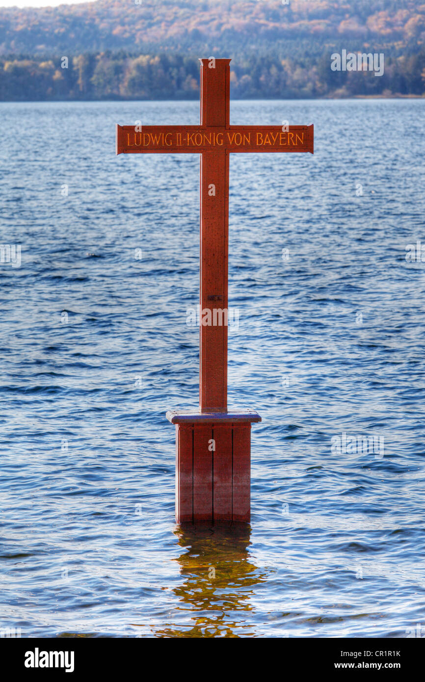 Memorial cross for King Ludwig II in Lake Starnberger See near Berg ...