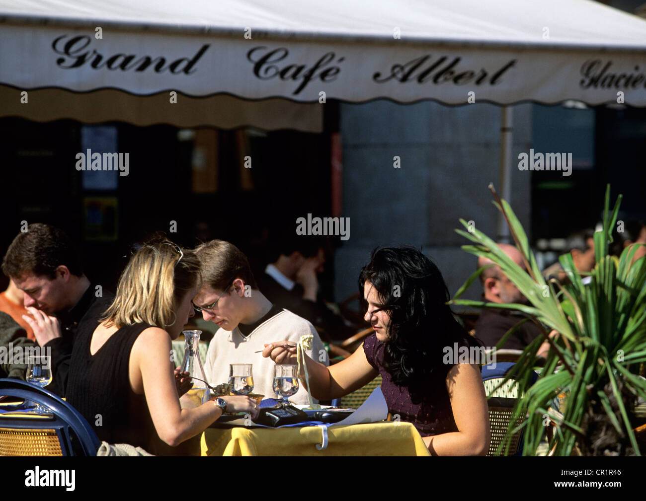 Place du capitole toulouse cafe hi-res stock photography and images - Alamy