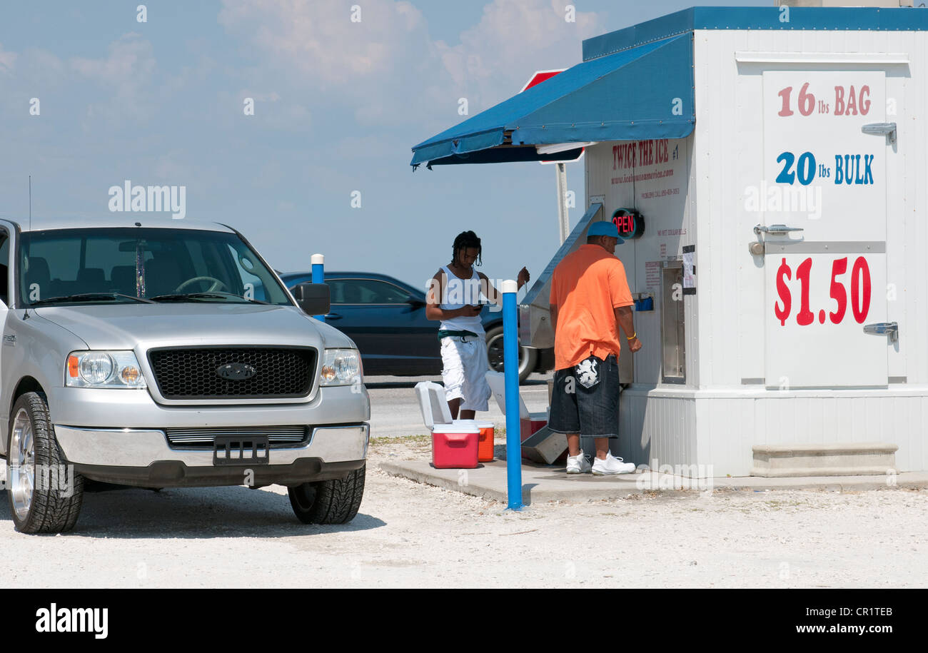 Ice dispenser hi-res stock photography and images - Alamy
