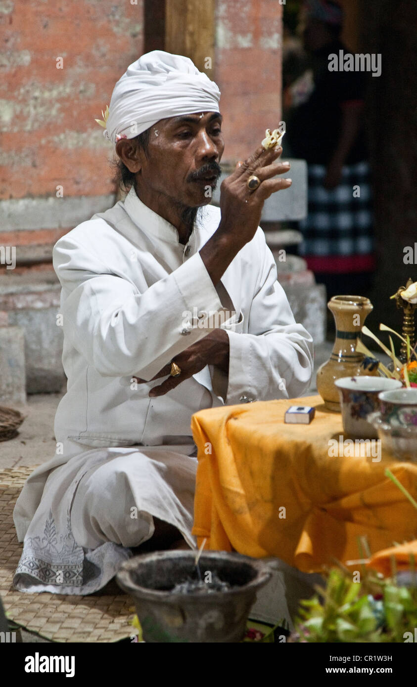 Priest leading a prayer Stock Photo - Alamy