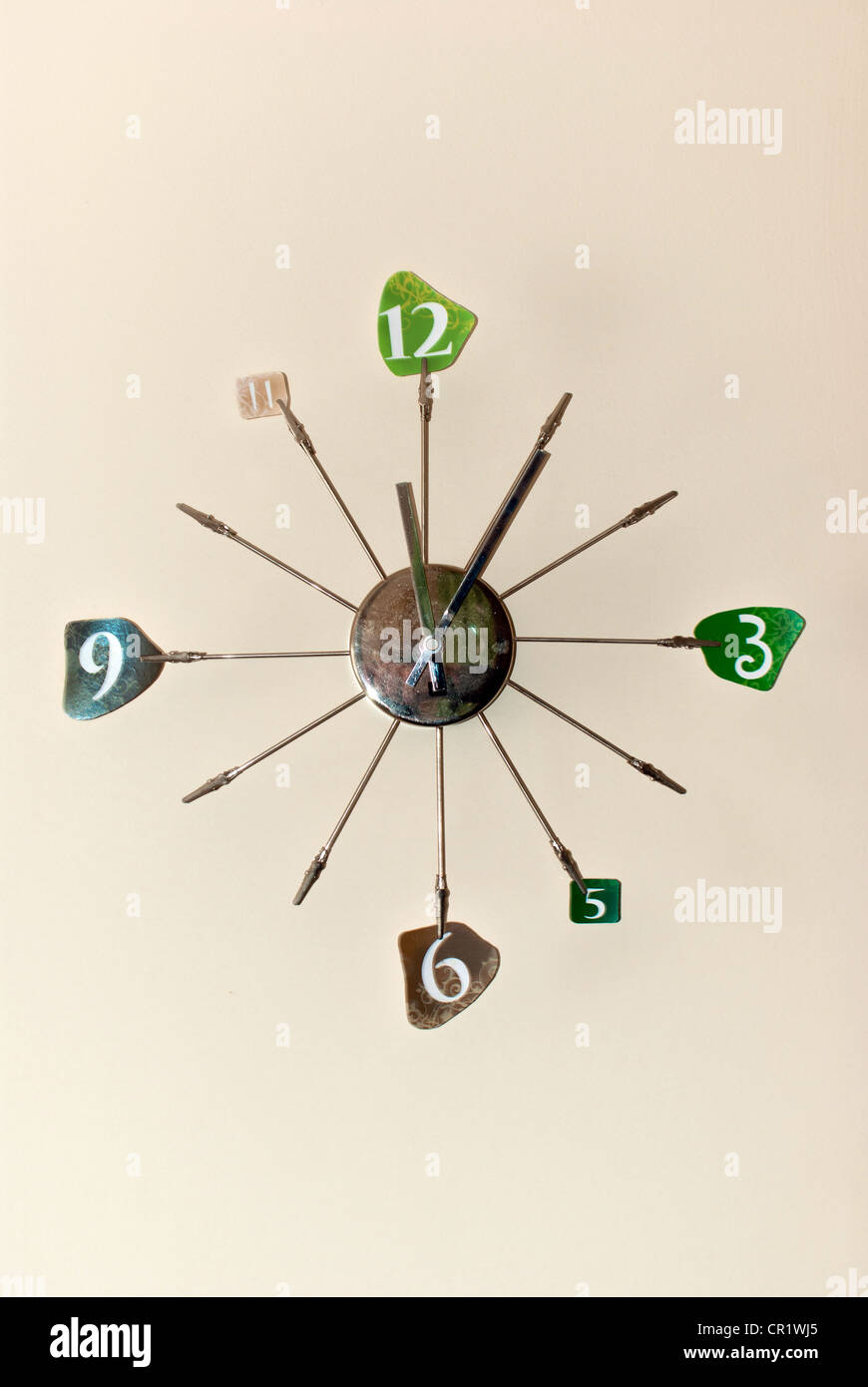 Clock ticking 2 hi-res stock photography and images - Alamy