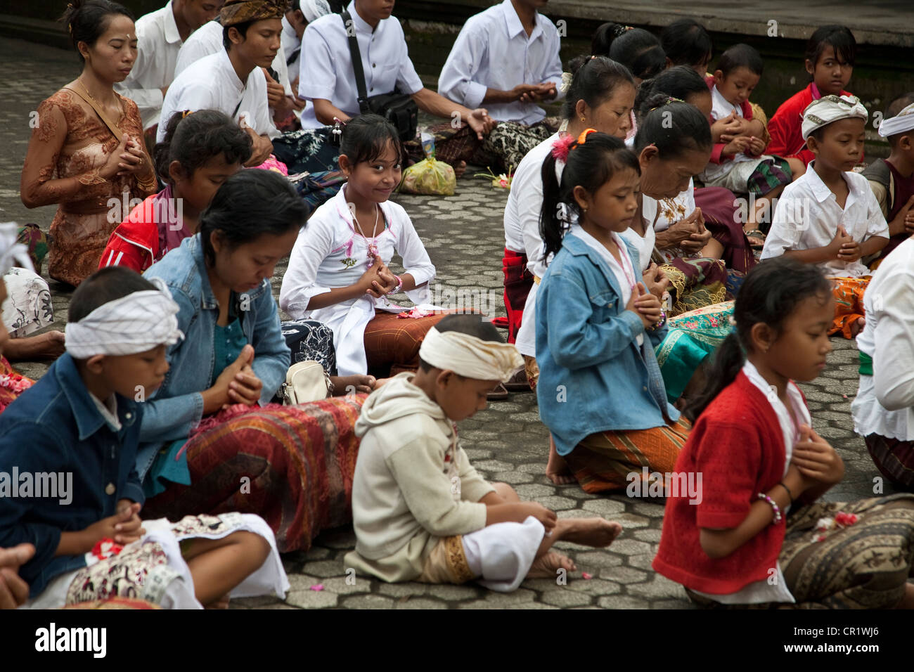 School children at prayer Stock Photo - Alamy
