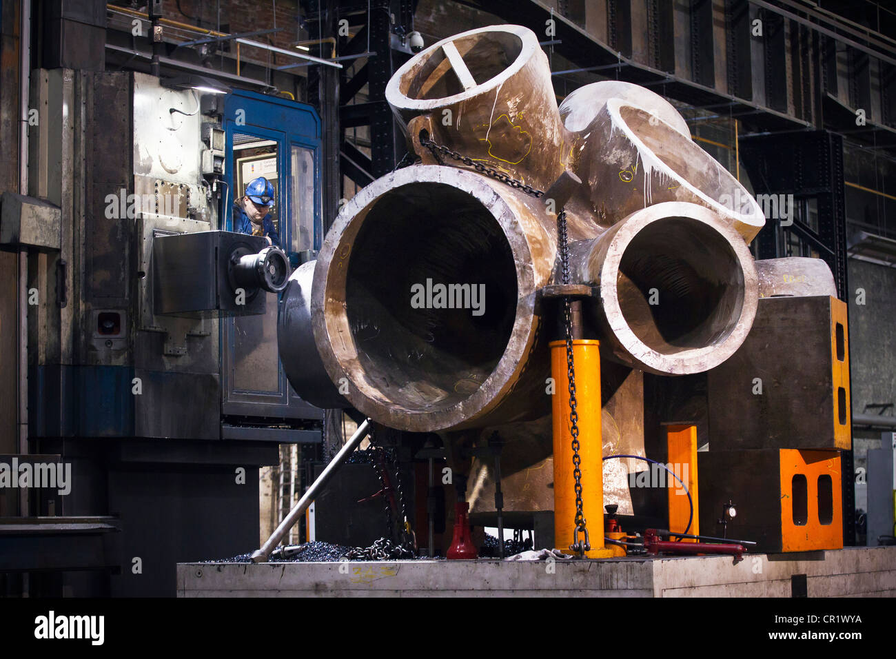 Using machinery in steel forge hi-res stock photography and images - Alamy