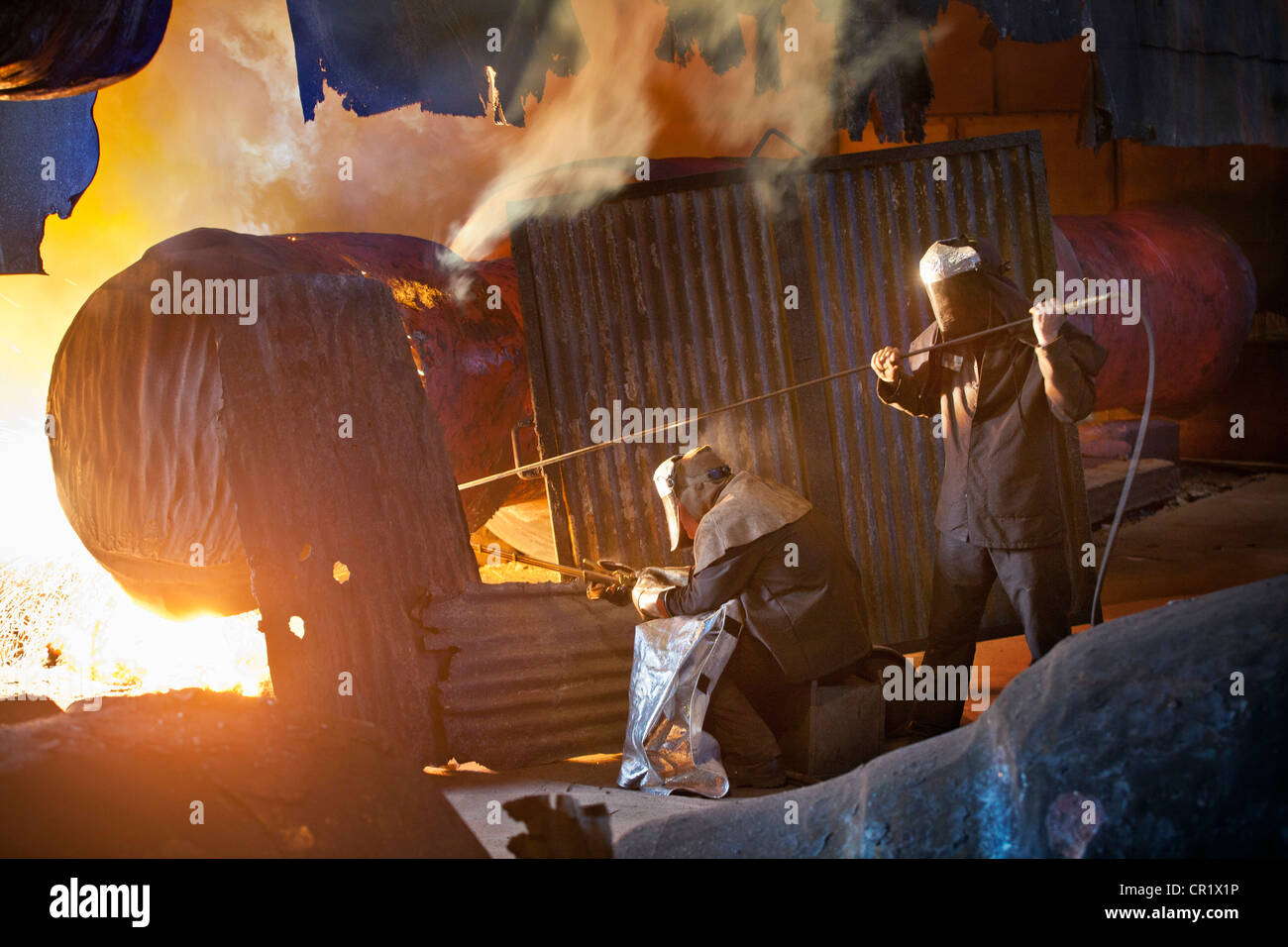 Two welders working hi-res stock photography and images - Alamy