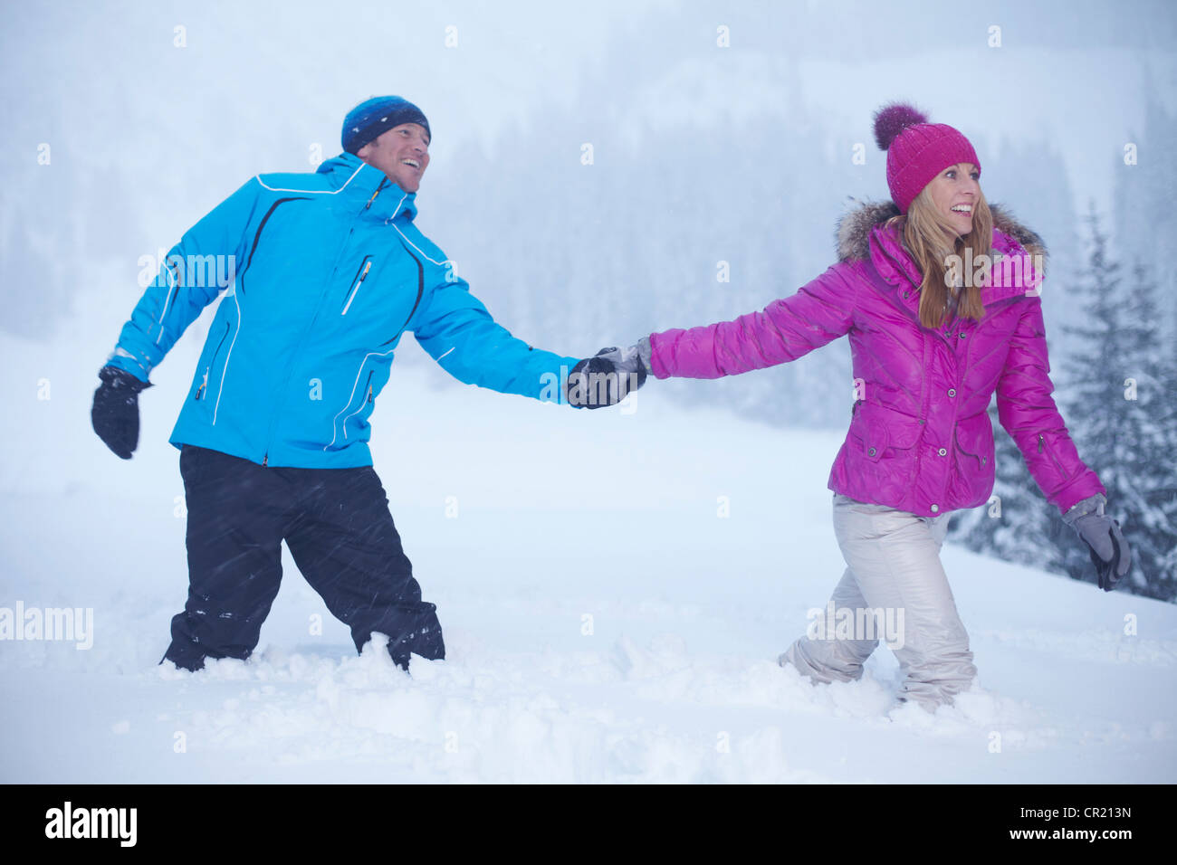 People walking side view snow hi-res stock photography and images - Alamy