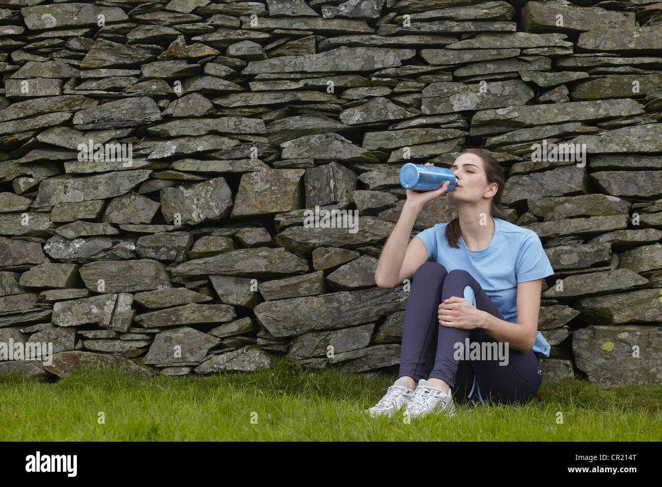 Water against rock hi-res stock photography and images - Alamy