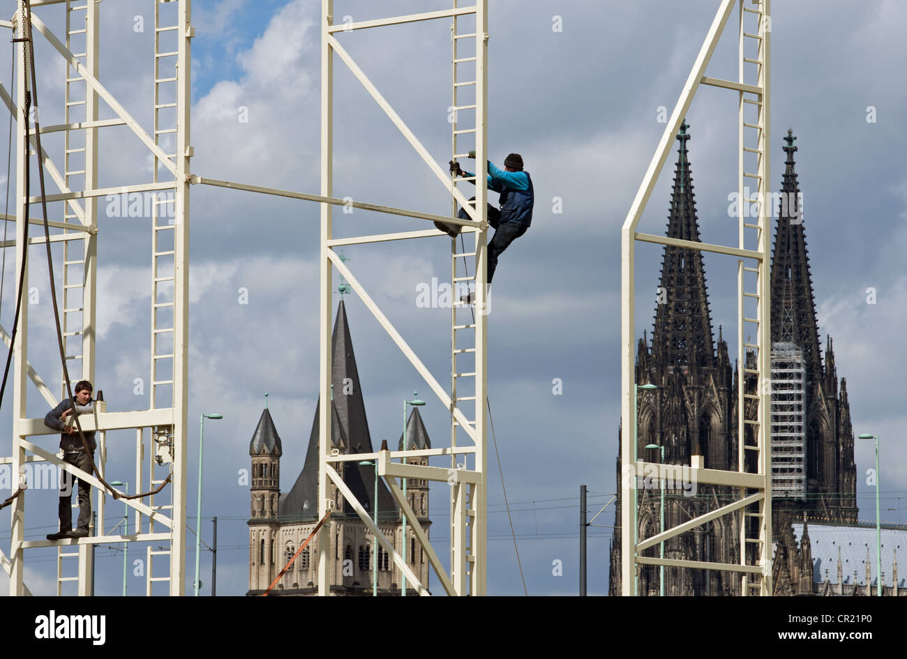 Fairground construction workers Cologne Germany Stock Photo - Alamy