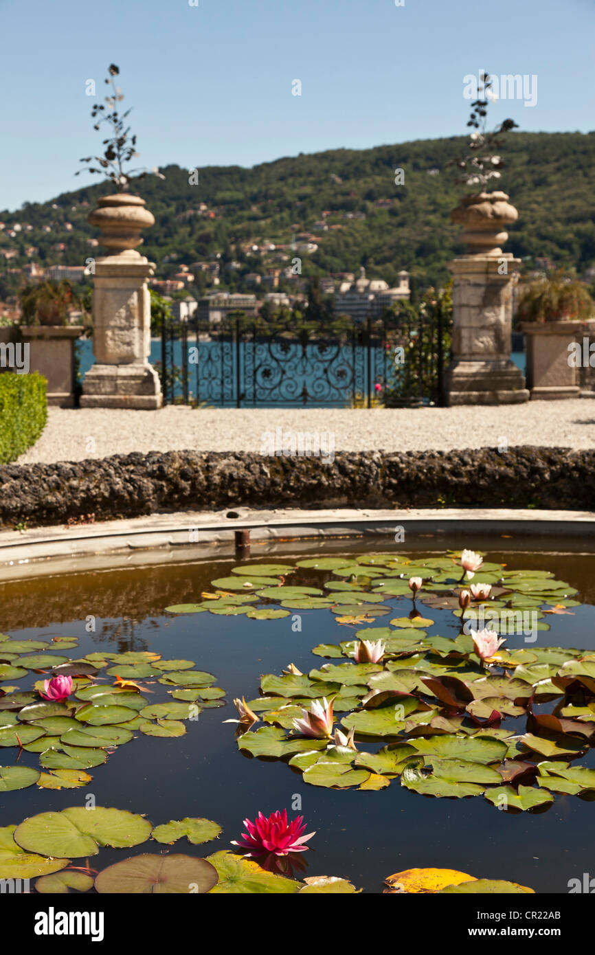 Lily fountain hi-res stock photography and images - Alamy