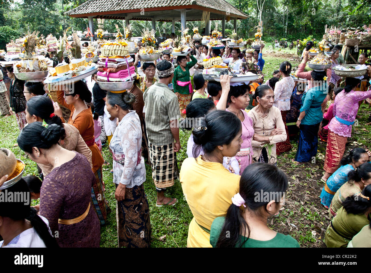 Mourners hi-res stock photography and images - Alamy