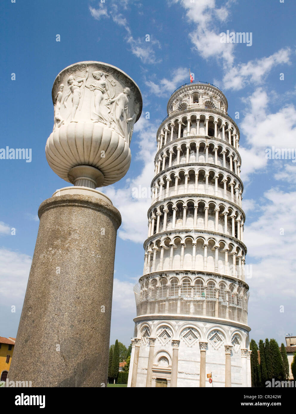 Statue with Tower of Pisa Stock Photo - Alamy