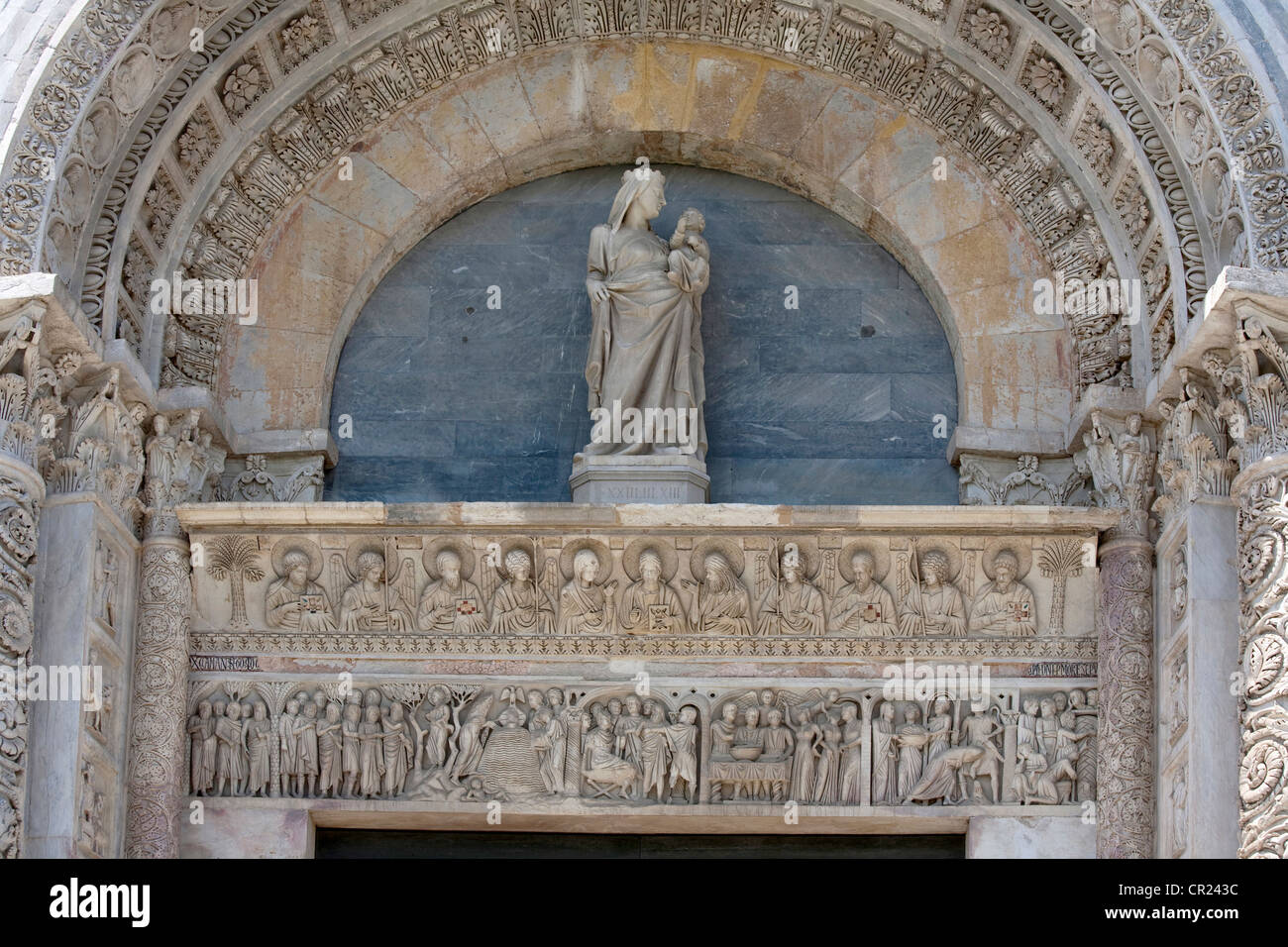 Statue and relief carvings in archway Stock Photo - Alamy