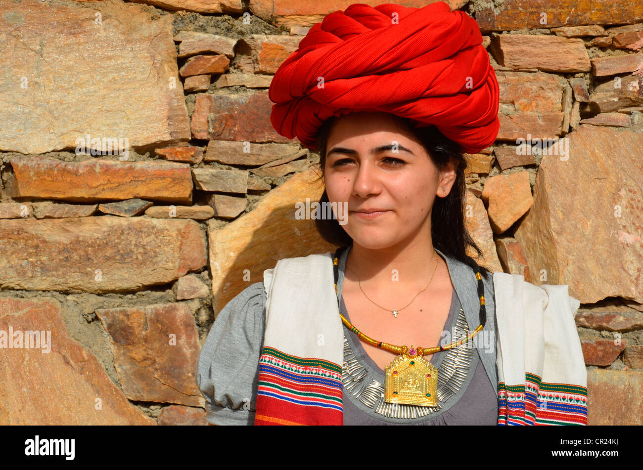 An Indian girl wearing Rajasthani safa ( turban Stock Photo - Alamy