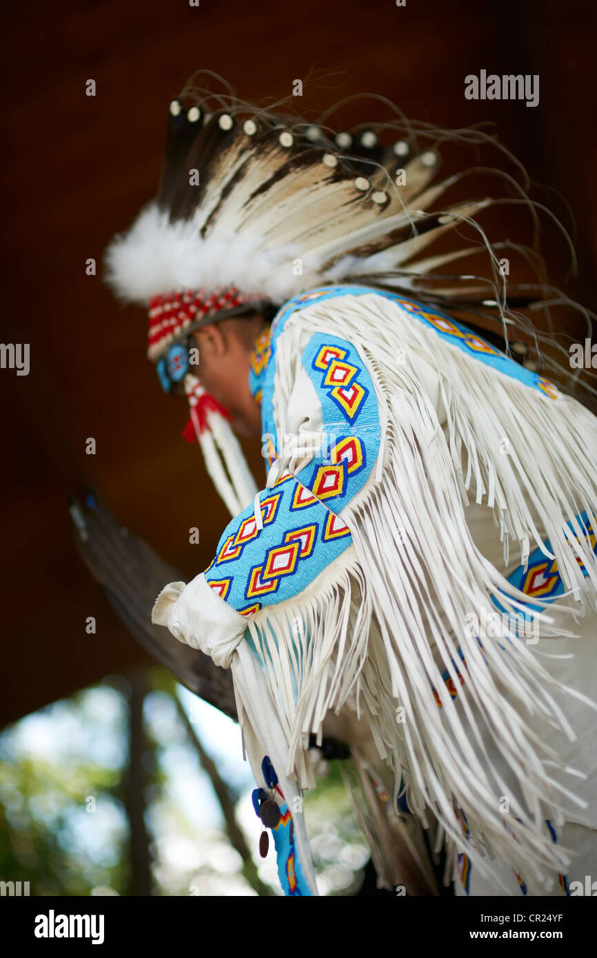 Aboriginal dance aboriginal dancer hi-res stock photography and images ...