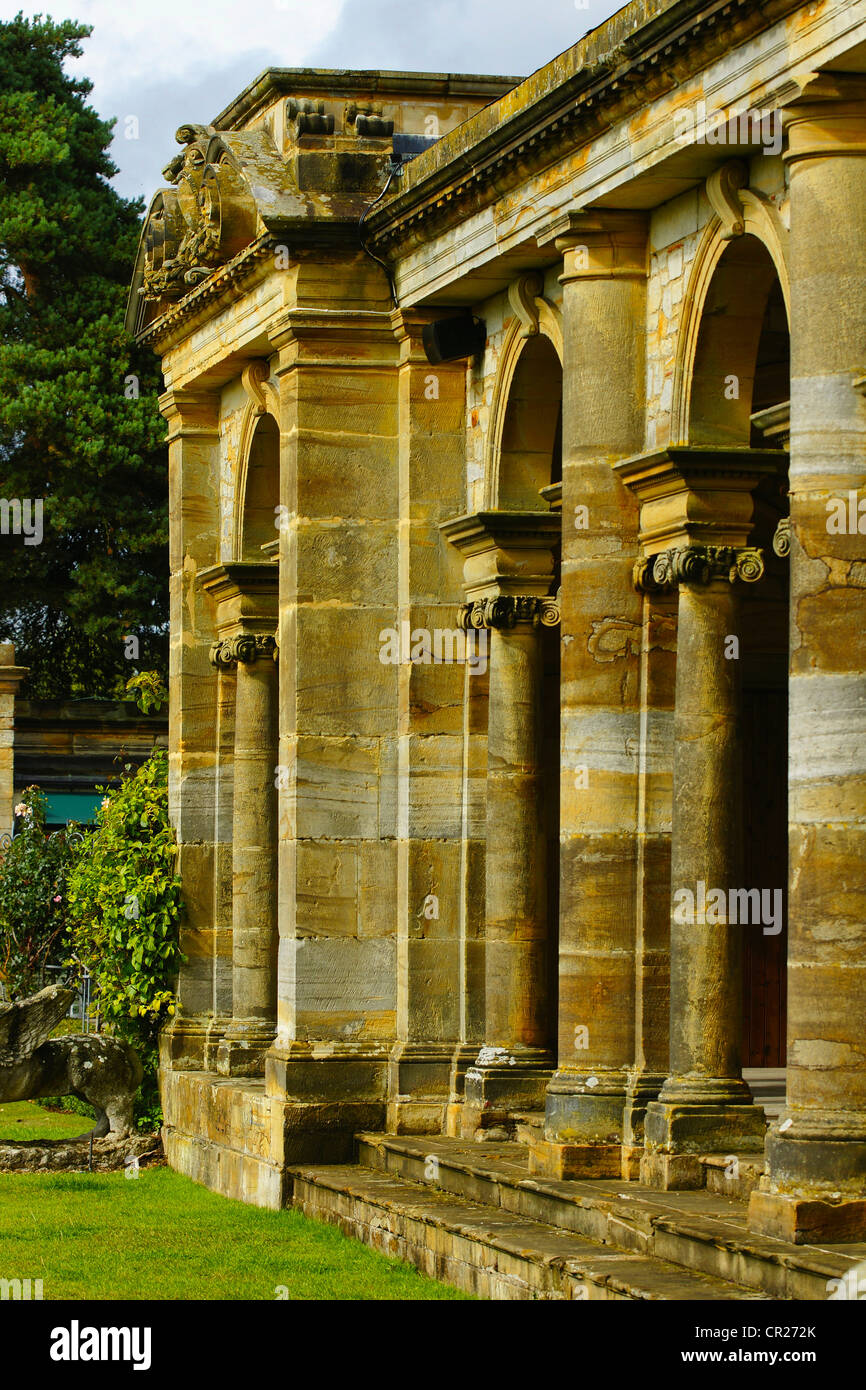 Hever gardens statue hi-res stock photography and images - Alamy