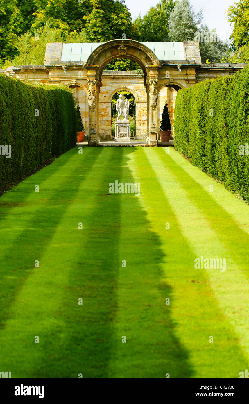 Hever Gardens Statue High Resolution Stock Photography and Images - Alamy