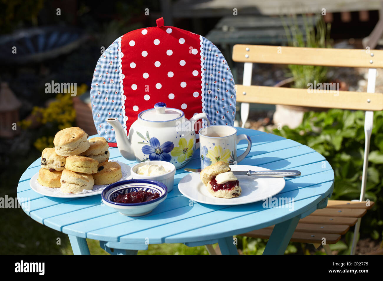 Afternoon tea garden hi-res stock photography and images - Alamy
