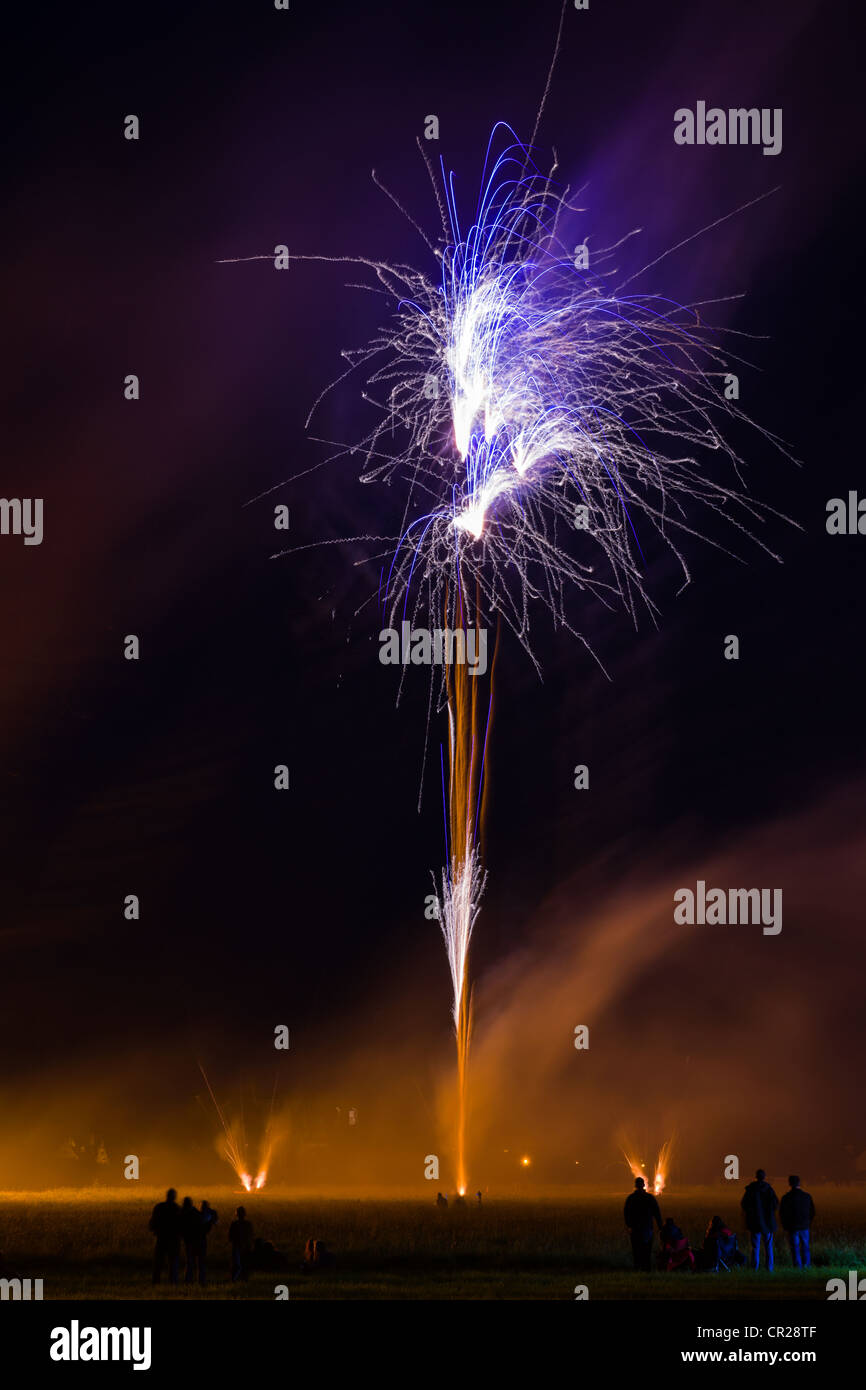 Starburst fireworks hi-res stock photography and images - Alamy