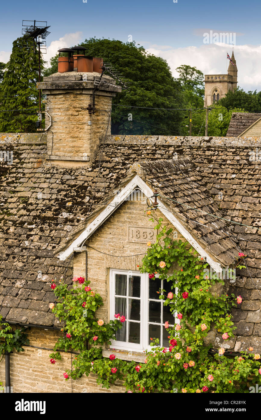 Country cottage roses hi-res stock photography and images - Alamy