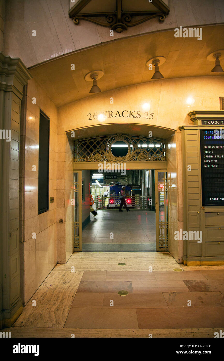 Grand central station main entrance hi-res stock photography and images ...