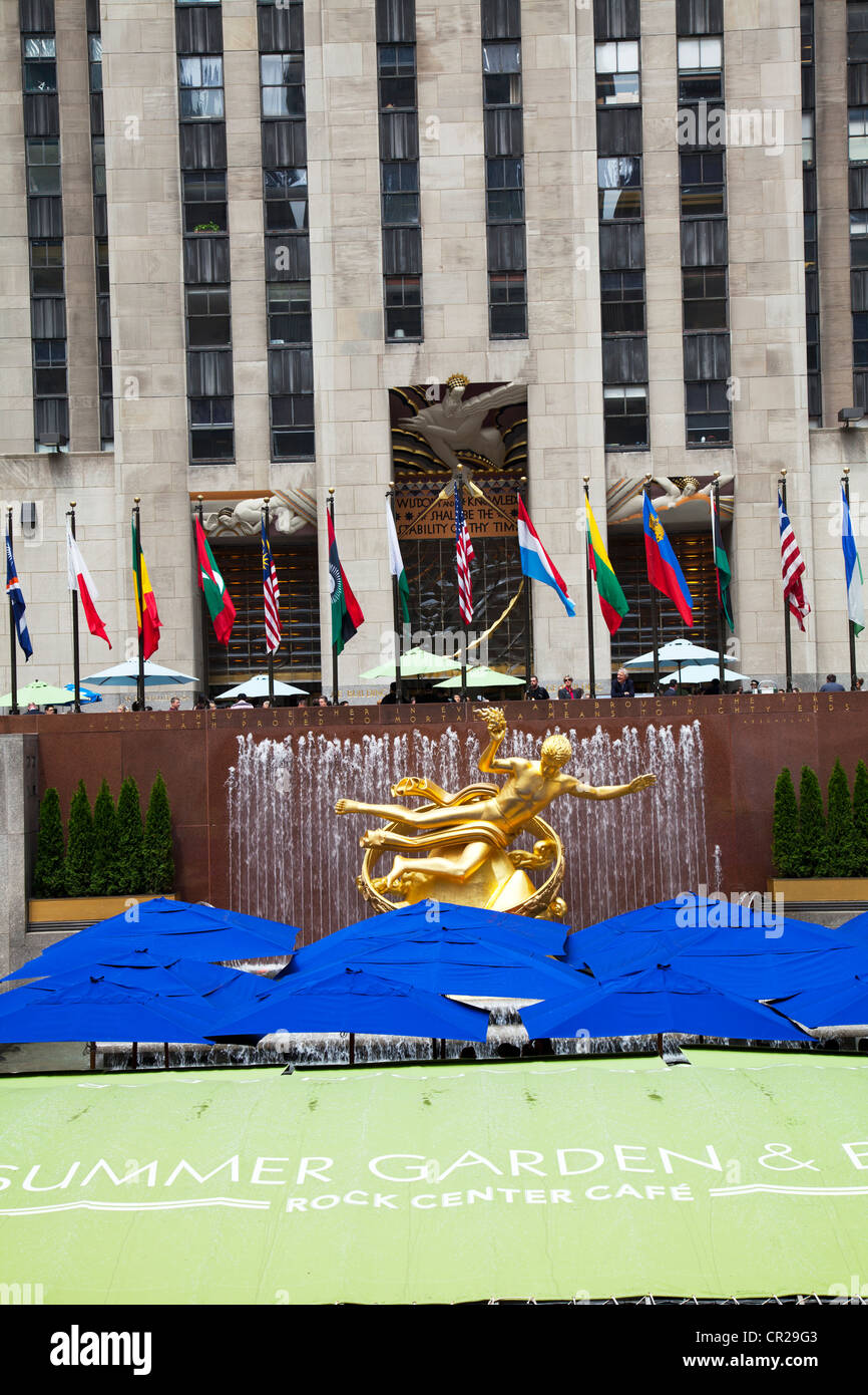 Sunken plaza hi-res stock photography and images - Alamy
