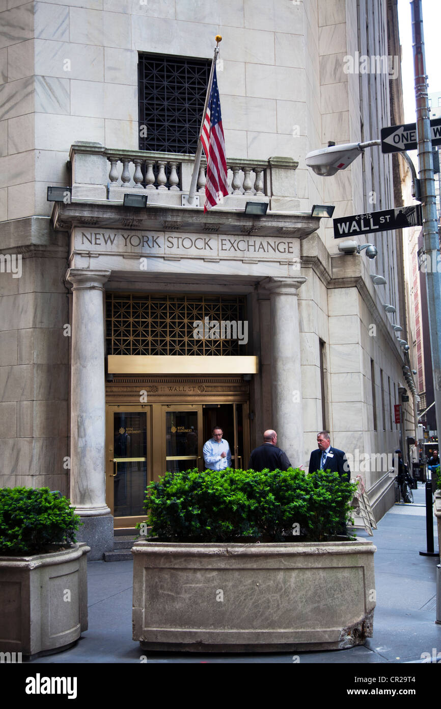 Entrance door to Wall street Stock Exchange, Manhattan, Downtown, New ...