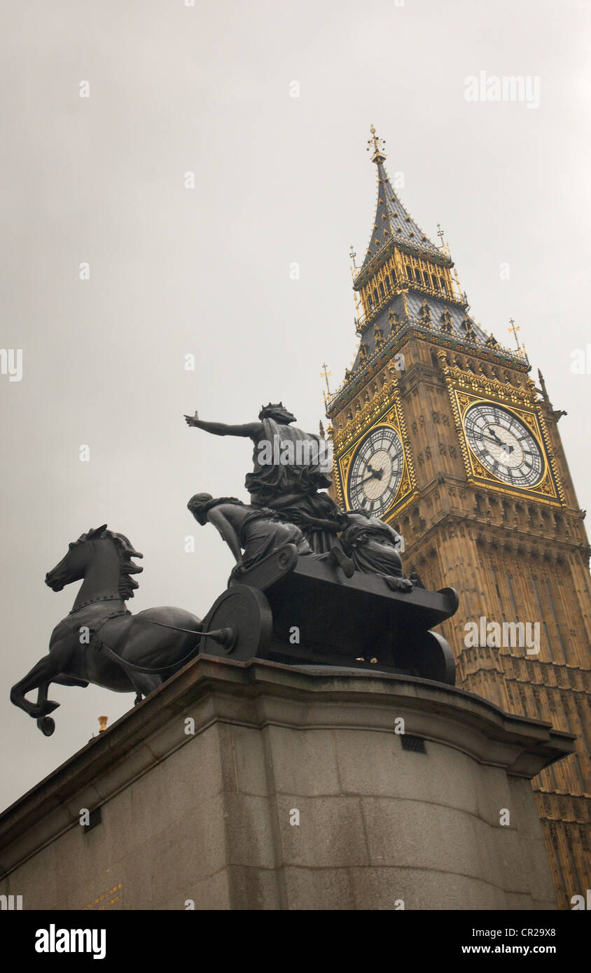 Big ben clock tower statue hi-res stock photography and images - Alamy