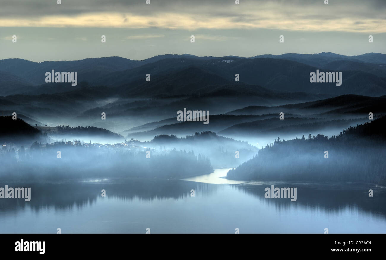Misty morning lake hi-res stock photography and images - Alamy
