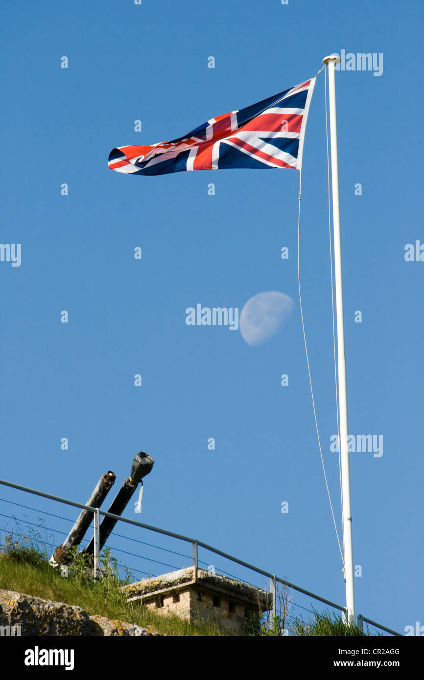 Union jack flag and disused anti aircraft gun at the Nothe fort ...