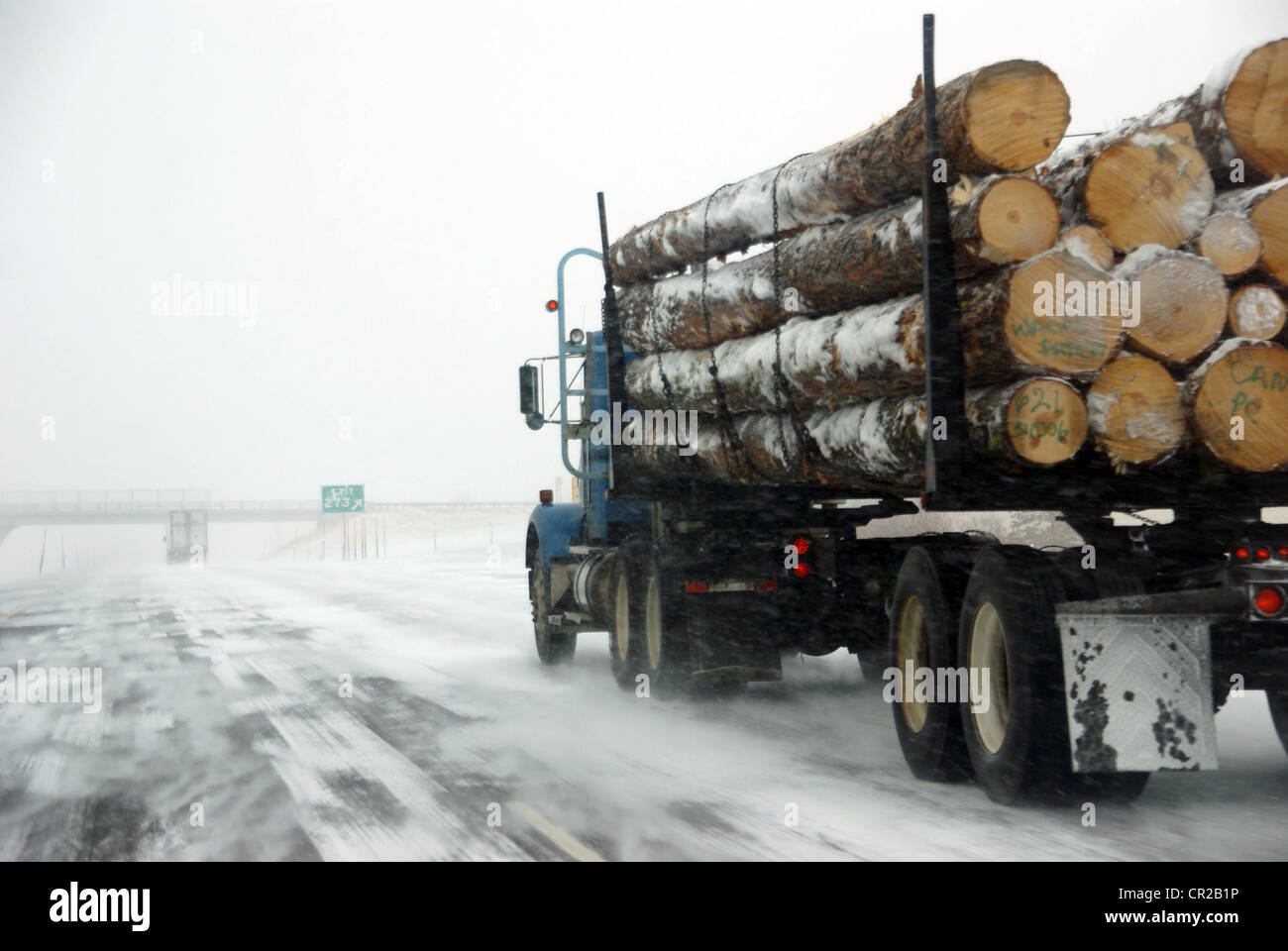Logging truck on road hi-res stock photography and images - Alamy