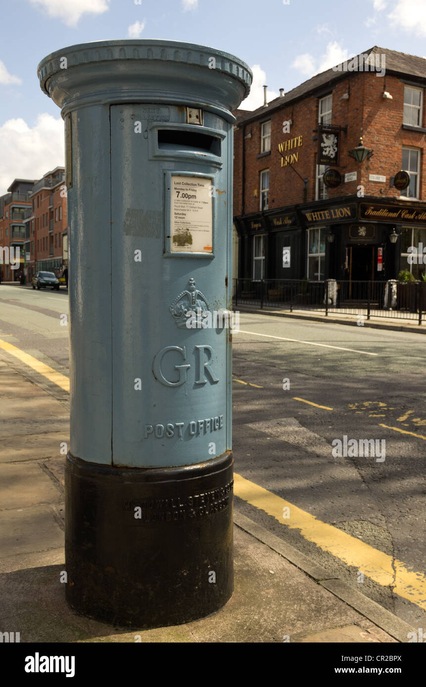 Unusual royal mail post box hi-res stock photography and images - Alamy