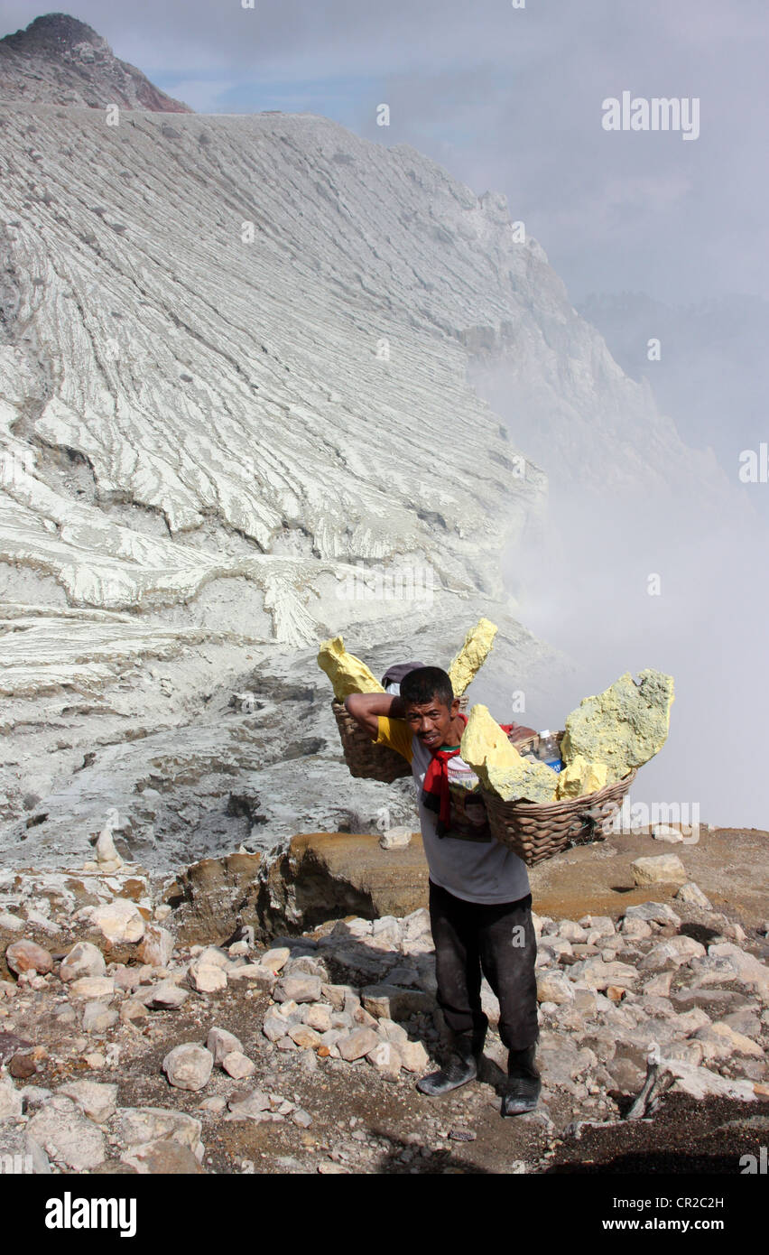 Sulphur Mining at Ijen Volcano in Indonesia Stock Photo - Alamy