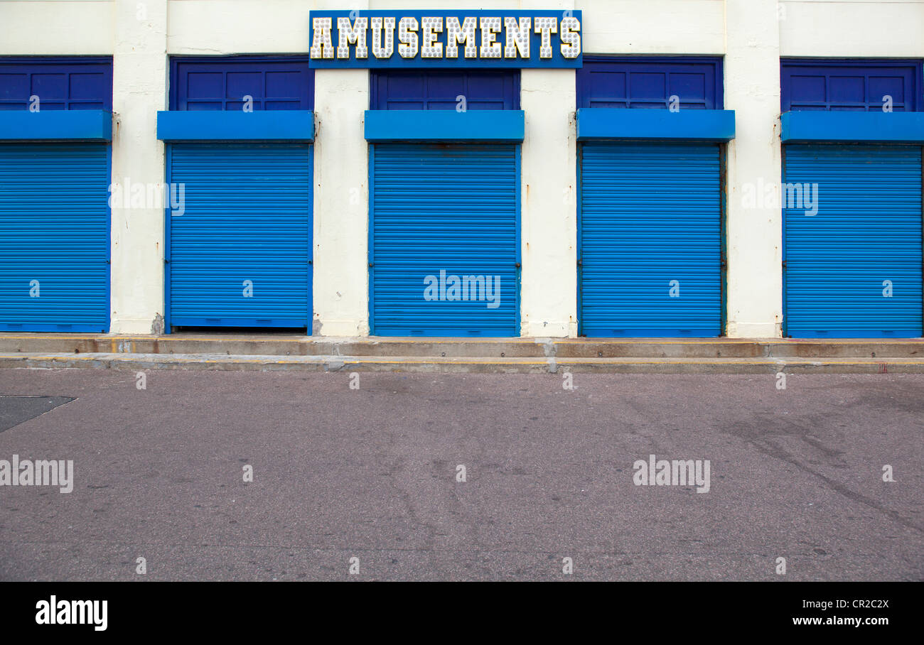 Amusements arcade closed sign hi-res stock photography and images - Alamy