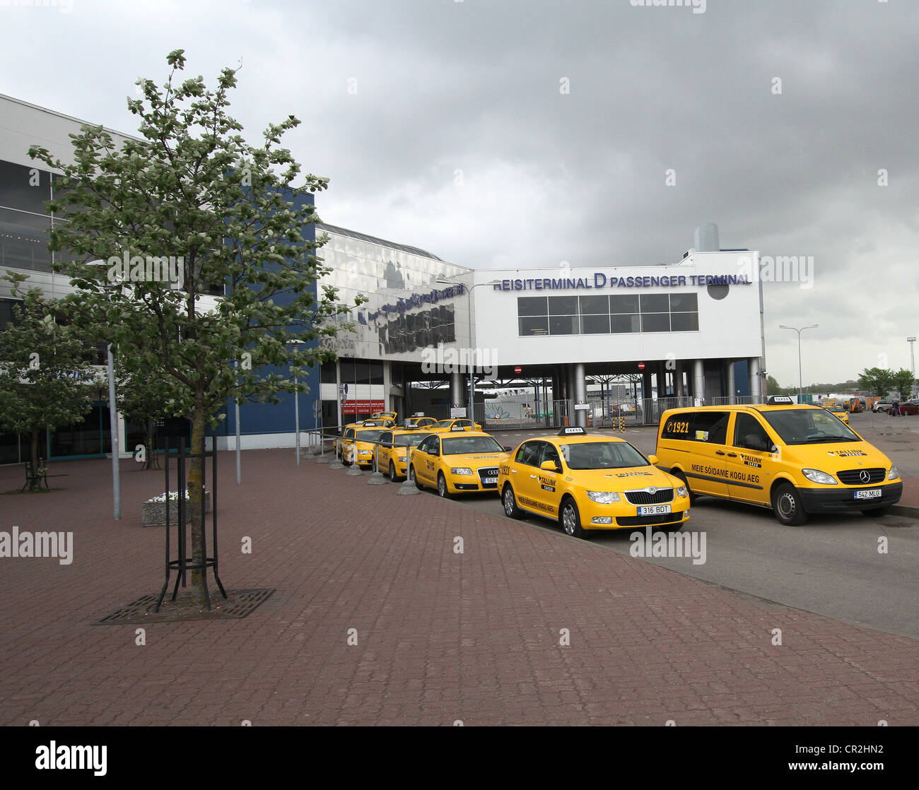 Taxi rank tallinn hi-res stock photography and images - Alamy