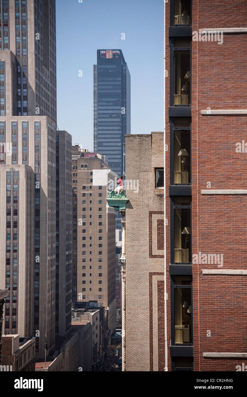 Ledge building brick hi-res stock photography and images - Alamy