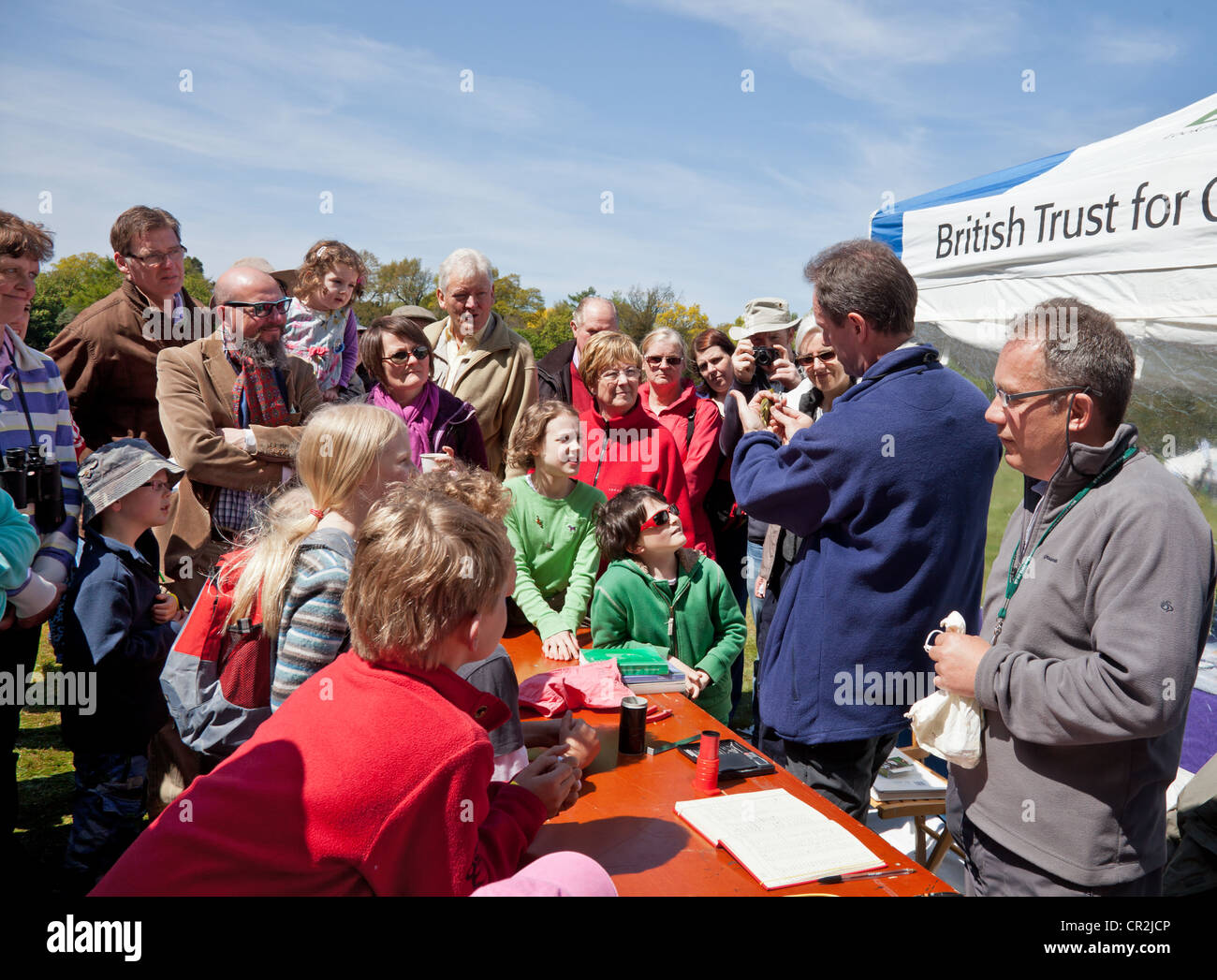 Bird banding hi-res stock photography and images - Alamy