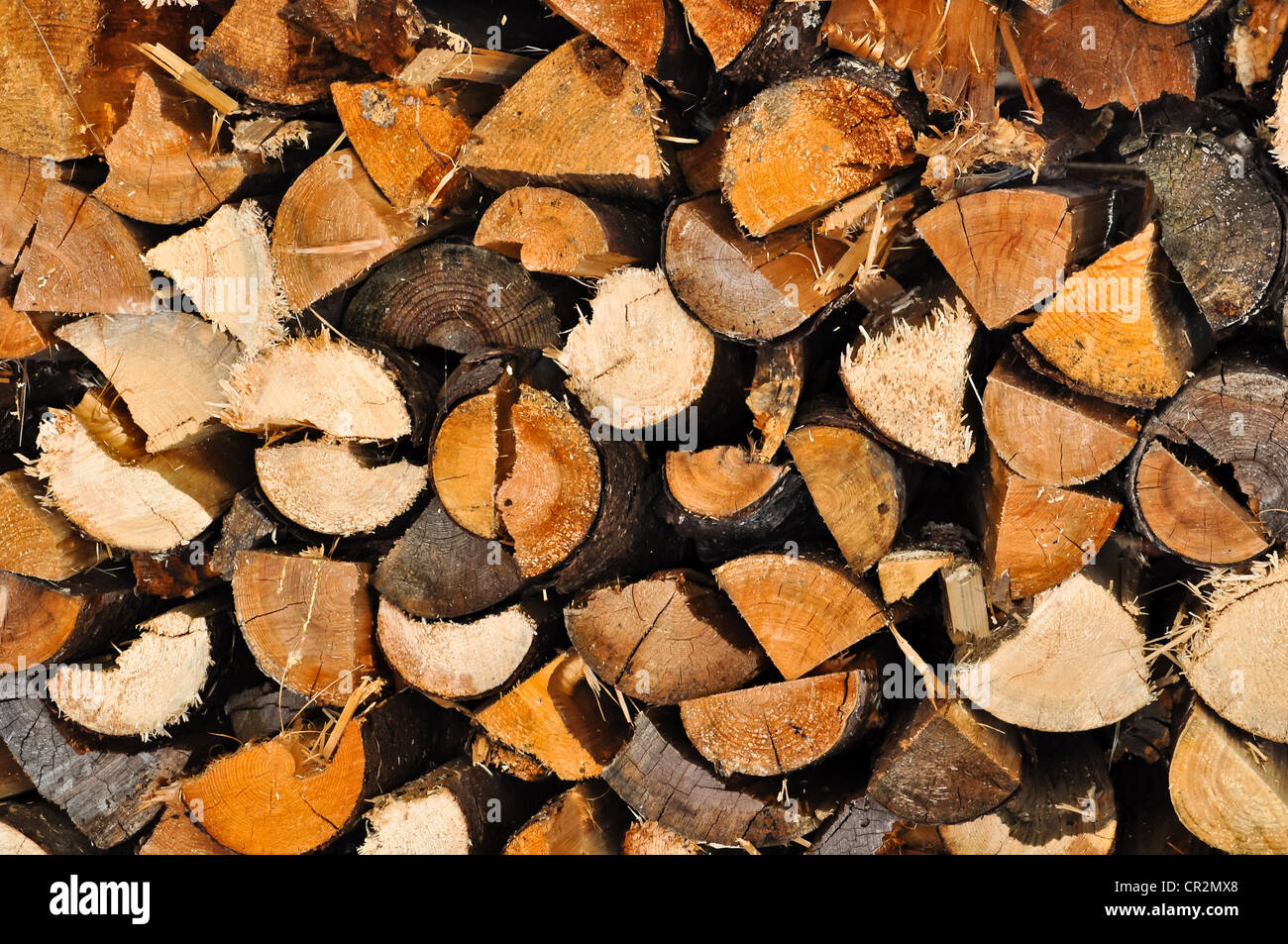 neatly stacked logs of firewood Stock Photo - Alamy