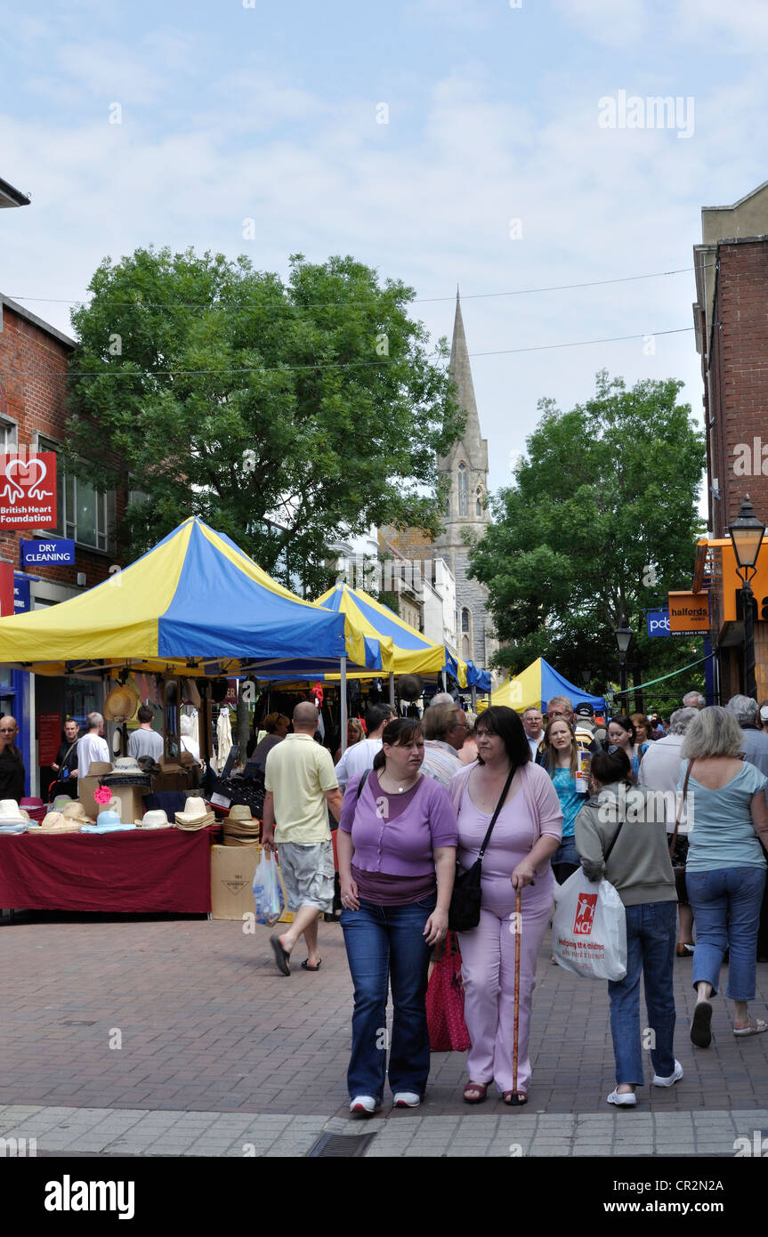 Street market in the pedestrianised part of Poole High Street, Dorset ...